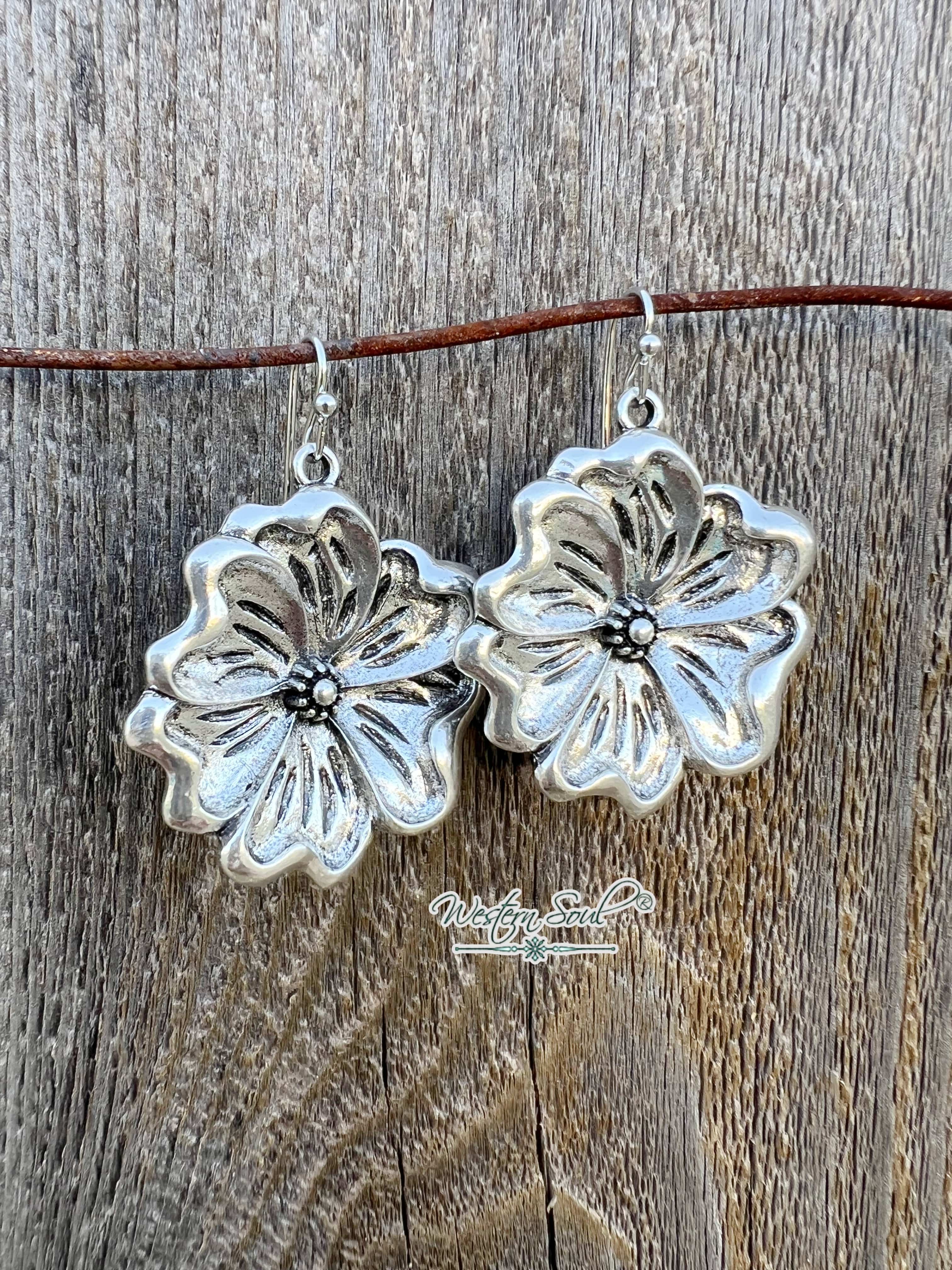 Tooled Flower Dangle Earrings – Western Soul®
